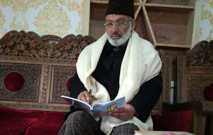 Meet the Man Who Translated Guru Nanak's 'Japji Sahib' Into Kashmiri