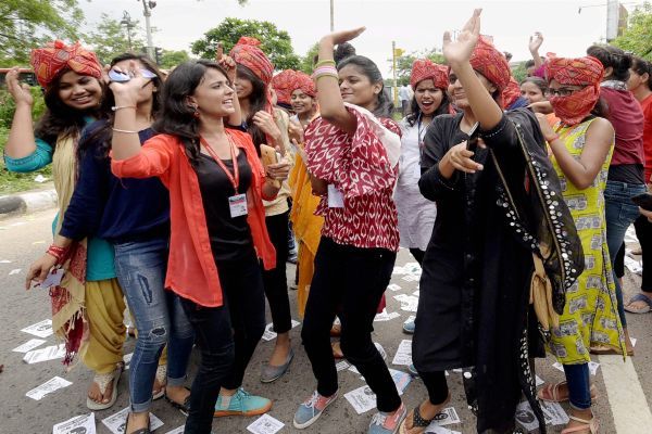 Rajasthan College Girls Protest Imposition of 'Dress Code' - The Wire