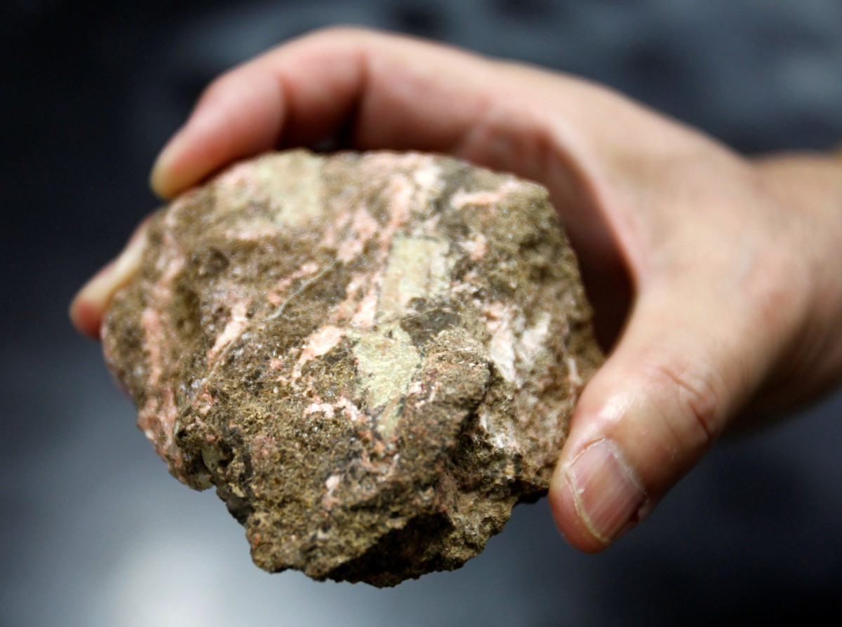 Scientists Using Robots to Reveal Mineral Riches in Deep Sea
