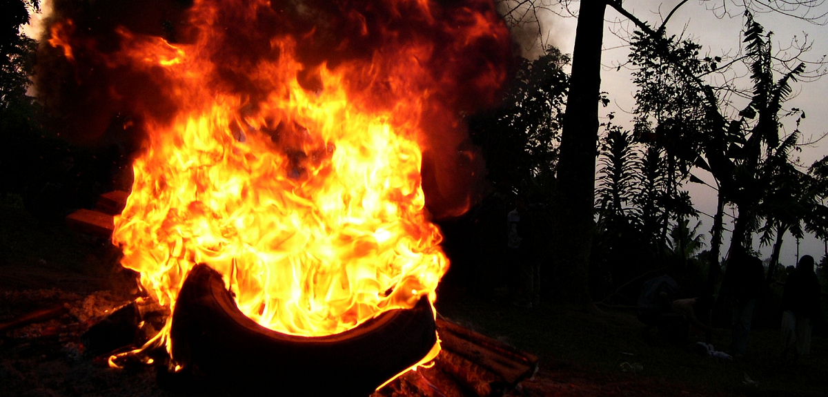 One More Pollution Crisis for India: Burning Tyres - The Wire