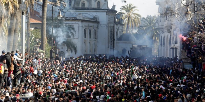 Tens of Thousands of Algerians Call on President Bouteflika to Step Down