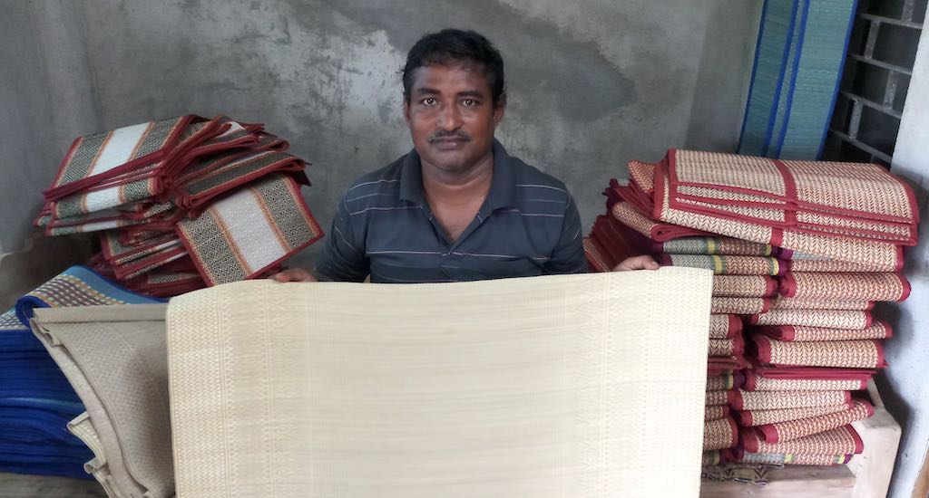 From Anonymity to Stardom: Bengal Madur Weavers Spin a Fairytale for ...