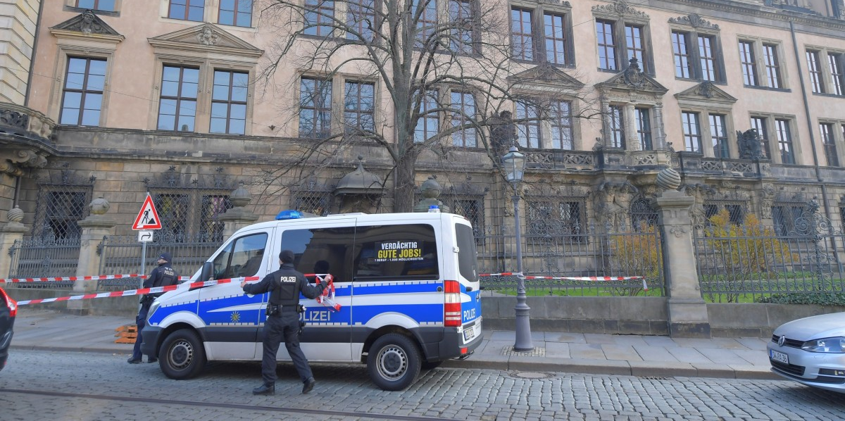 Thieves Strike Priceless Treasure Trove in Dresden Museum Heist - The Wire