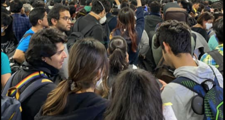 On Last Day for Arriving Passengers, Delhi Airport Sees Huge Crowds, 12 ...