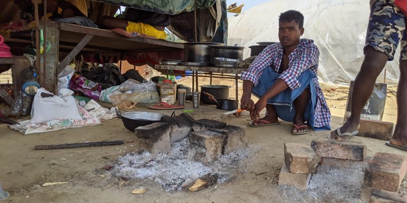 Watch | Construction Workers Stranded Near Meerut Run Out of Food