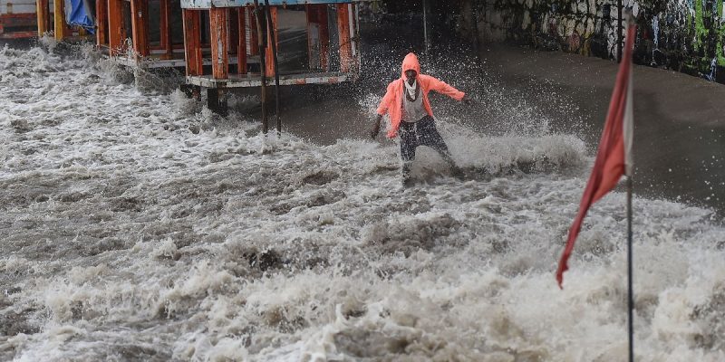 Heavy Rain Continues in Mumbai Region, Waterlogging in Several Areas