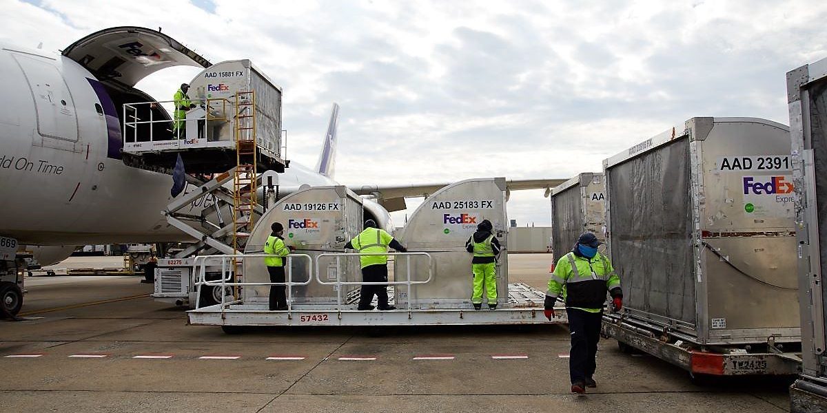 Pressure to Work Faster, Lack of Safety Claim Lives at FedEx Packing ...