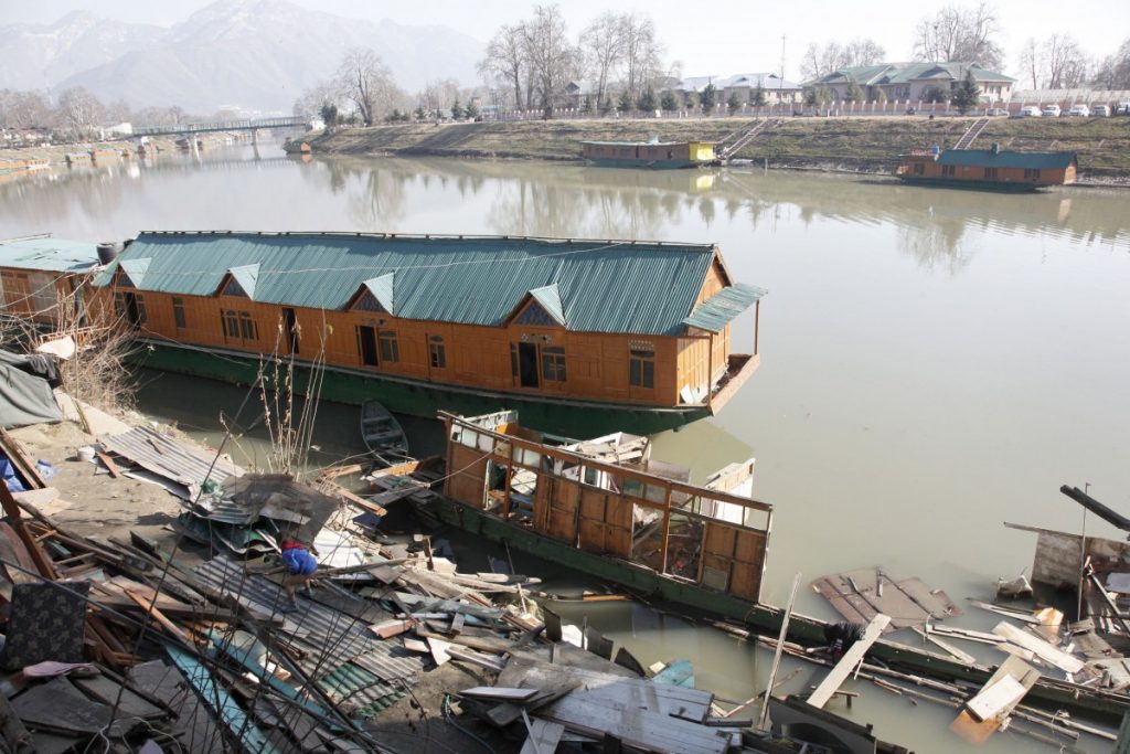 Between Pollution and Lockdowns, Kashmir’s Beloved Houseboats Are ...