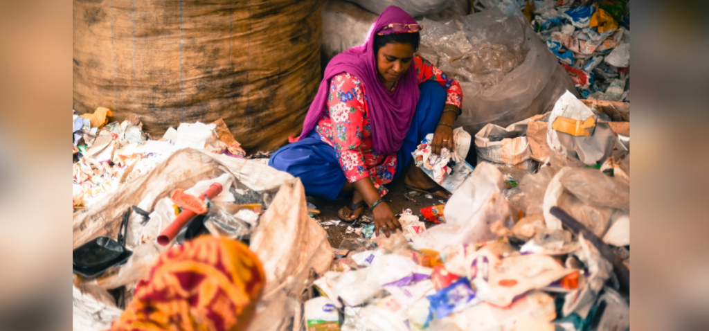 In Photos: Delhi's Waste Pickers Reel Under Double Whammy of Pandemic ...