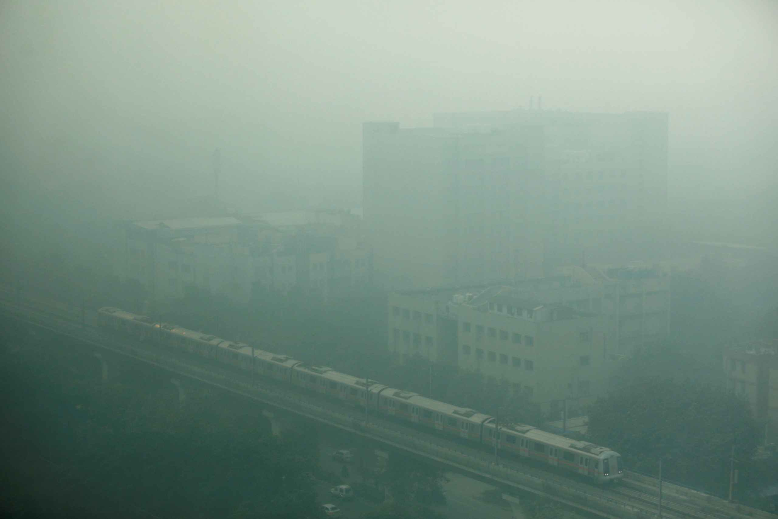 Thick, Toxic Smog Envelopes Delhi as Temperature and Wind Speed Drop ...