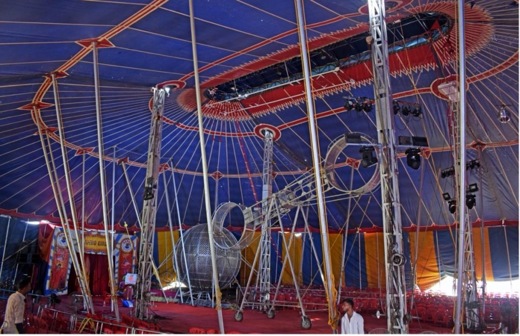 In Photos: The Endangered Performance Art of the Circus