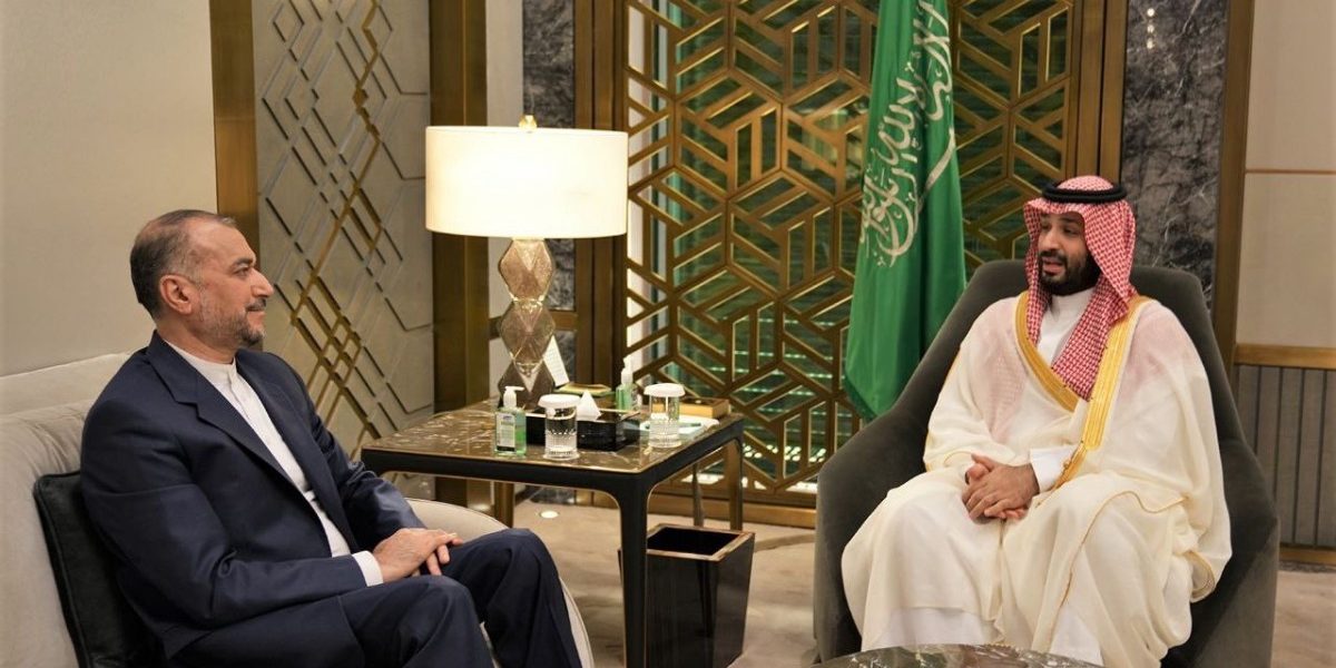 As Tensions Ease Irans Foreign Minister Meets Saudi Crown Prince For