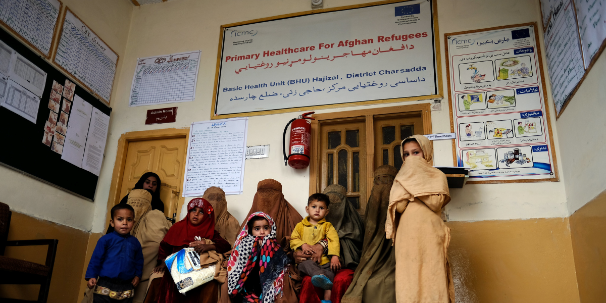 Tens of Thousands of Afghans Leave Pakistan in a Day's Time Amid ... Tens of Thousands of Afghans Leave Pakistan in a Day's Time Amid ...