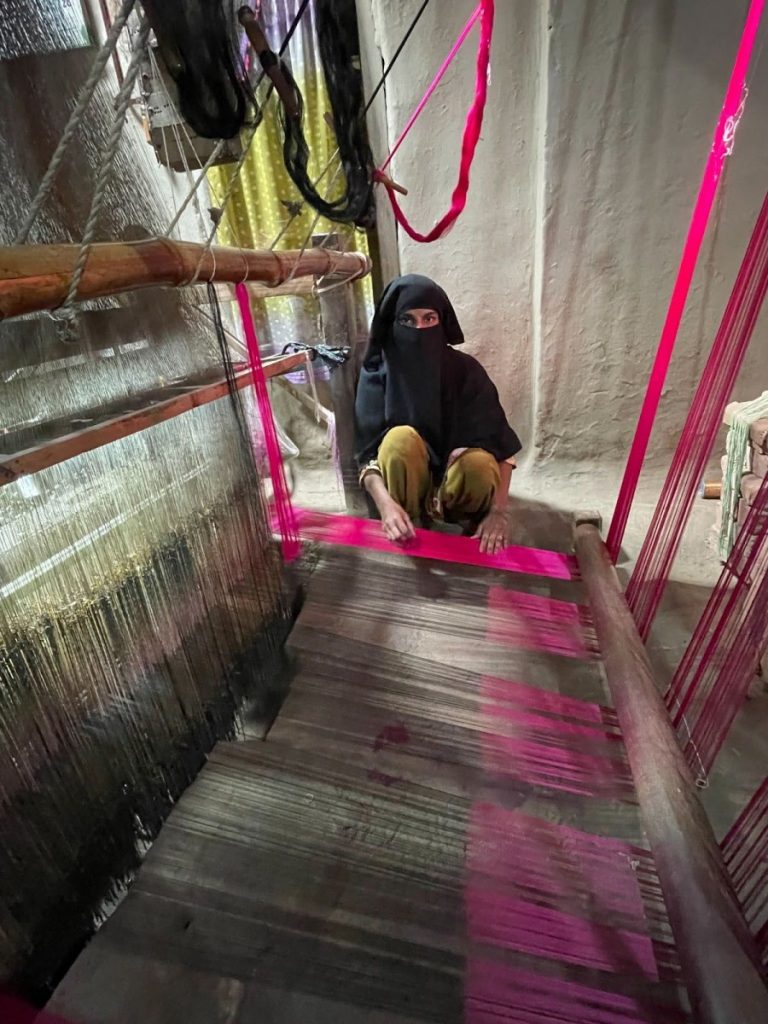 Varanasi’s Muslim Silk-Weavers Battle Mechanisation, Communalism and ...