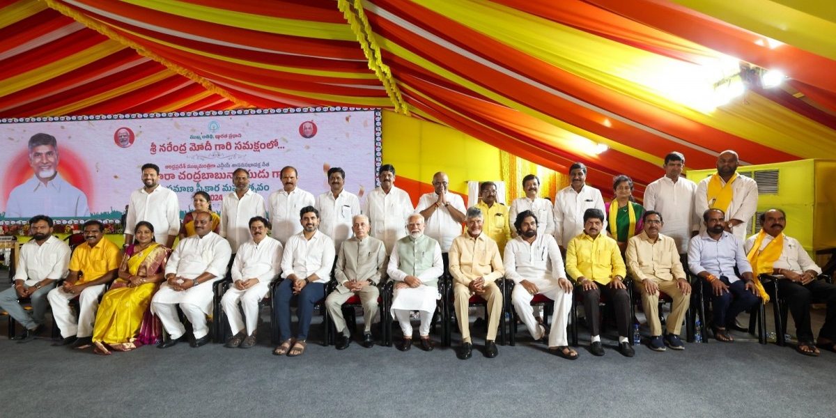Andhra: N. Chandrababu Naidu and His Ministers – Including 8 First-Time MLAs – Take Oath - The Wire